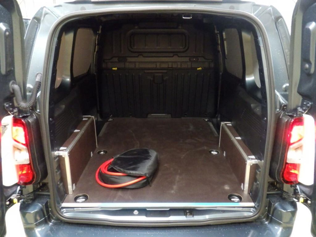 Fiat E-Doblò 50 kWh 3-ZITS | DRAADLOOS CARPLAY | NAVI 10" | RIJKLAARPRIJS!! (2025) 248km ...