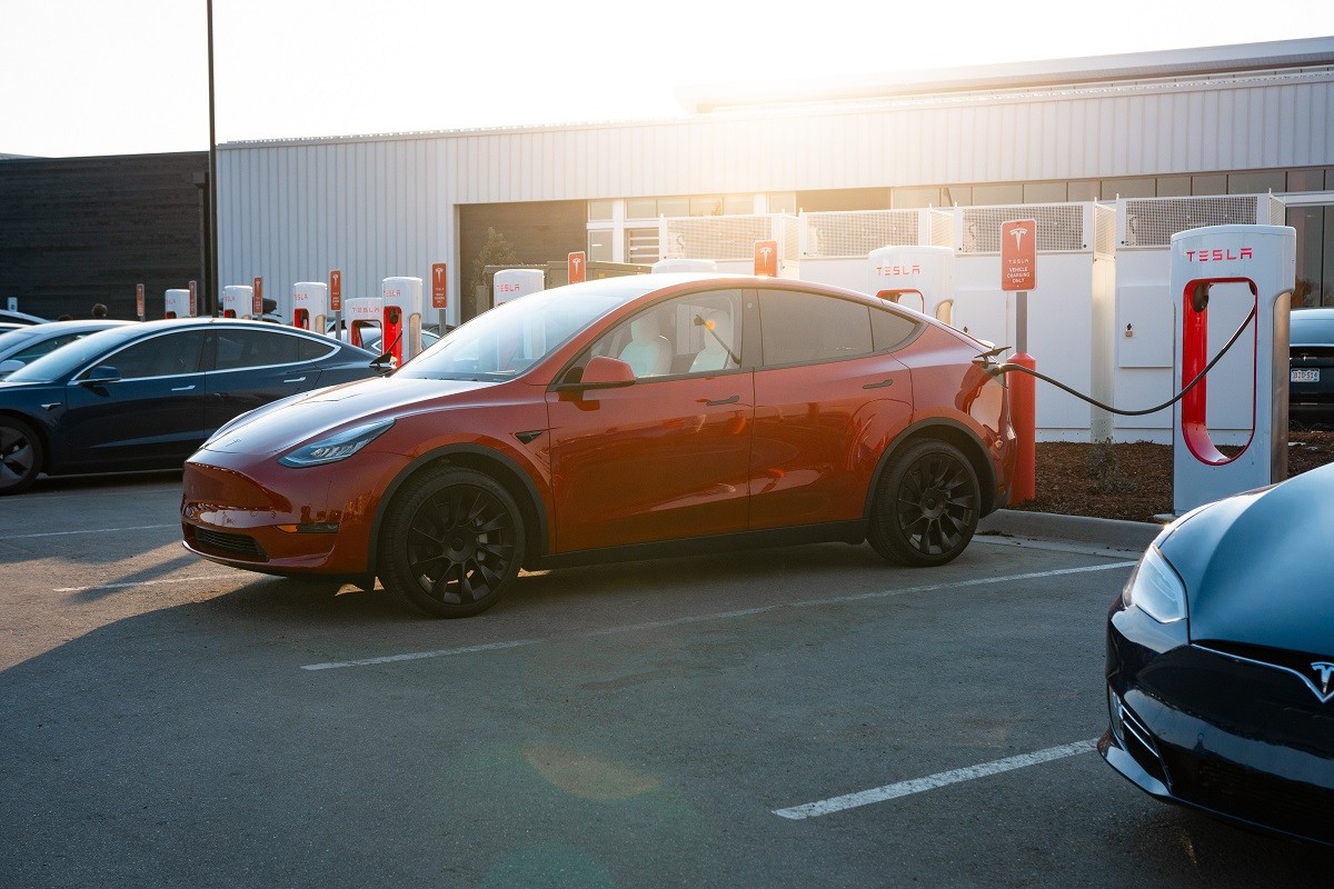 Tesla lanceert Holiday Update met Light Show, TikTok, dodehoekcamera en ...